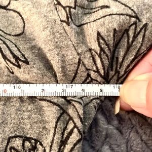 Erge Designs | Tops | Erge Design Long Sleeve V Neck Top Gray Print L ...